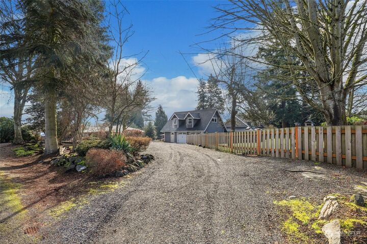 Home for sale in Puyallup: 1618 34th Avenue Ct SW, Puyallup, WA 98373