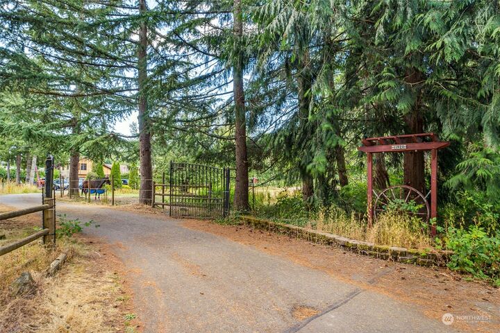 Home for sale in Puyallup: 11920 58th Avenue E, Puyallup, WA 98373