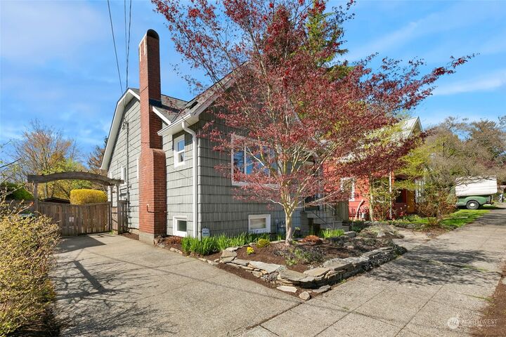 House for sale in Seattle: 6549 25th Avenue NW, Seattle, WA 98117