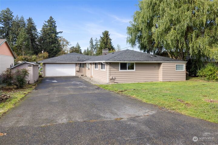 House for sale in Spanaway: 17110 6th Avenue Ct S, Spanaway, WA 98387