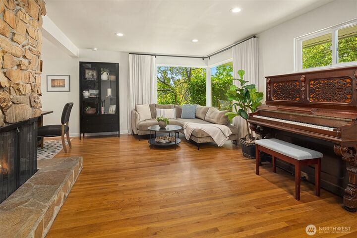 6 bed Seattle home for sale: 6034 40th Avenue NE, Seattle, WA 98115