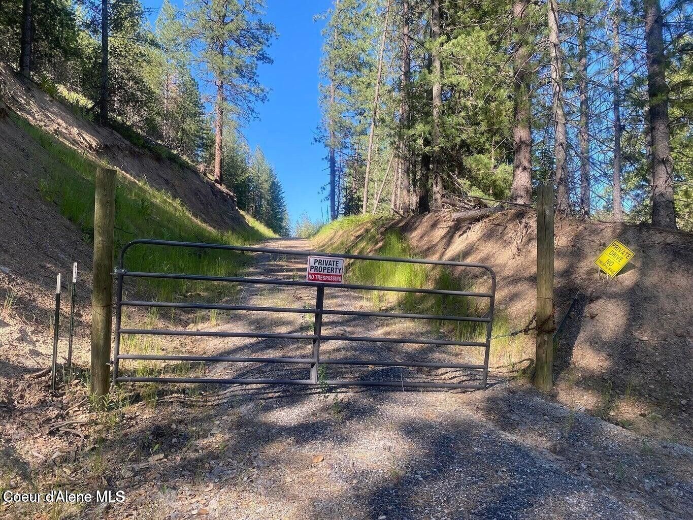 MLS#25-6815: 330 Lower Page Rd, Smelterville, ID 83868