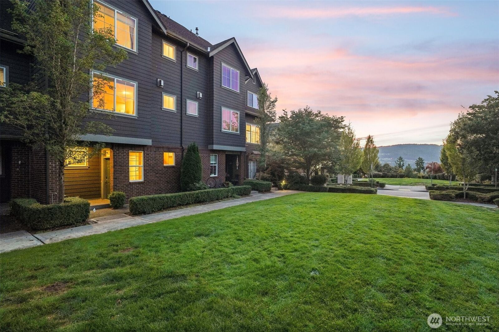 Home for sale in Issaquah: 862 3rd Avenue NE, Issaquah, WA 98029