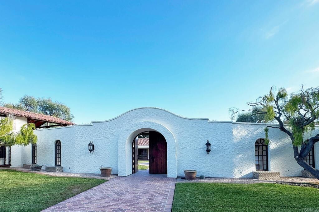 Home for sale in Rancho Santa Fe: 5443 Calzada Del Bosque, Rancho Santa ...