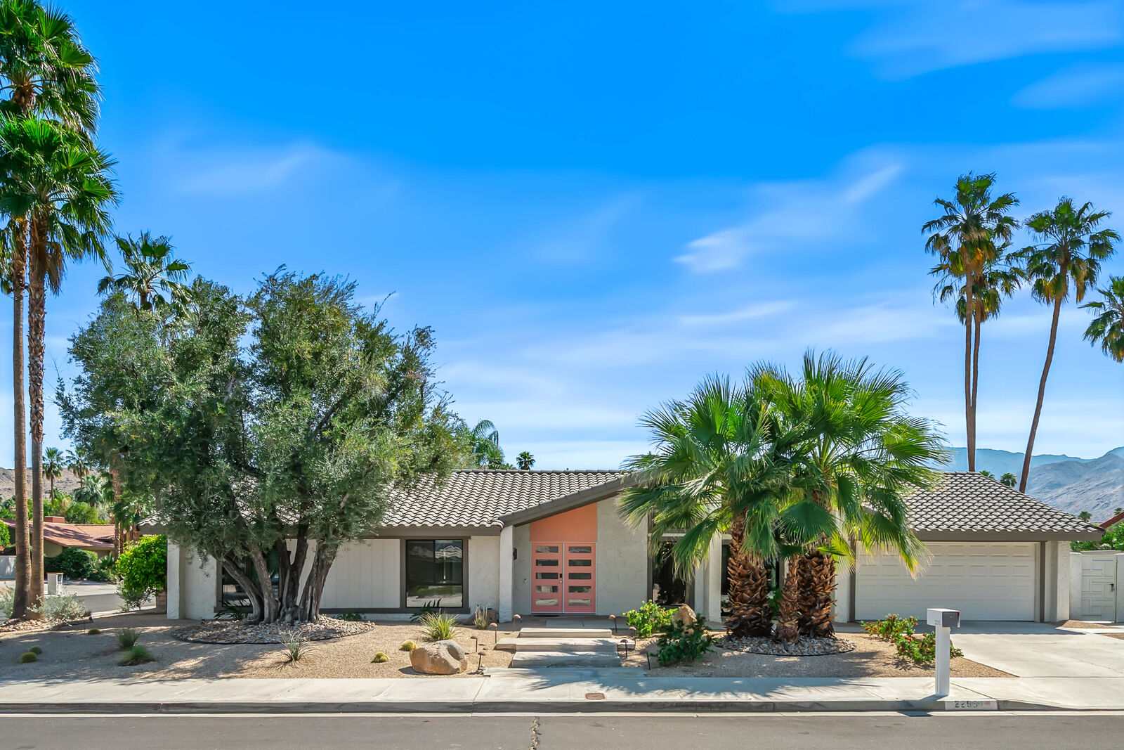 House for sale in Palm Springs: 2295 E Amarillo Way, Palm Springs, CA 92264